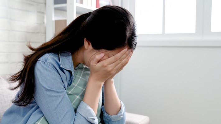 5 Cara Cepat Hilangkan Mata Sembap Setelah Menangis • Hello Sehat