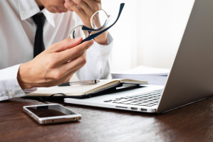 5 Bahaya Paparan Sinar Biru Dari Layar Gadget Hello Sehat