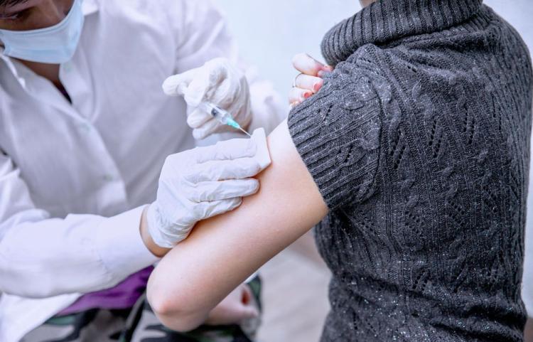 KB Suntik 3 Bulan: Kenali Cara Kerja, Manfaat, dan Risikonya