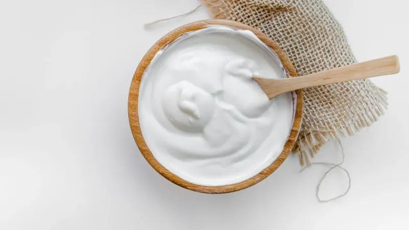 5 Perbedaan Greek Yogurt dan Plain Yogurt - Hello Sehat