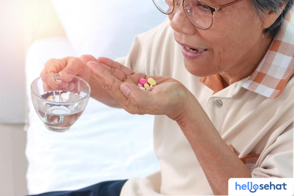 Simak Panduan Aman Penggunaan Obat pada Lansia • Hello Sehat