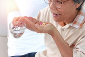 Trihexyphenidyl: Kegunaan, Dosis, Efek Samping, dll. - Hello Sehat