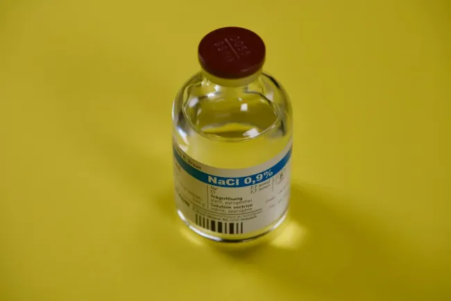 NaCl: Kegunaan, Dosis, Efek Samping, dll. - Hello Sehat