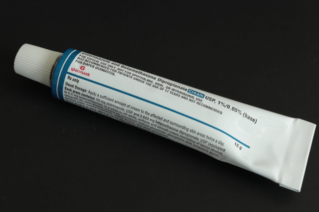 Clotrimazole: Kegunaan, Dosis, Efek Samping, dll. - Hello Sehat