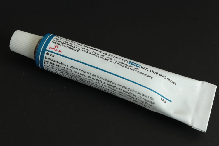 Clotrimazole: Kegunaan, Dosis, Efek Samping, dll. - Hello Sehat