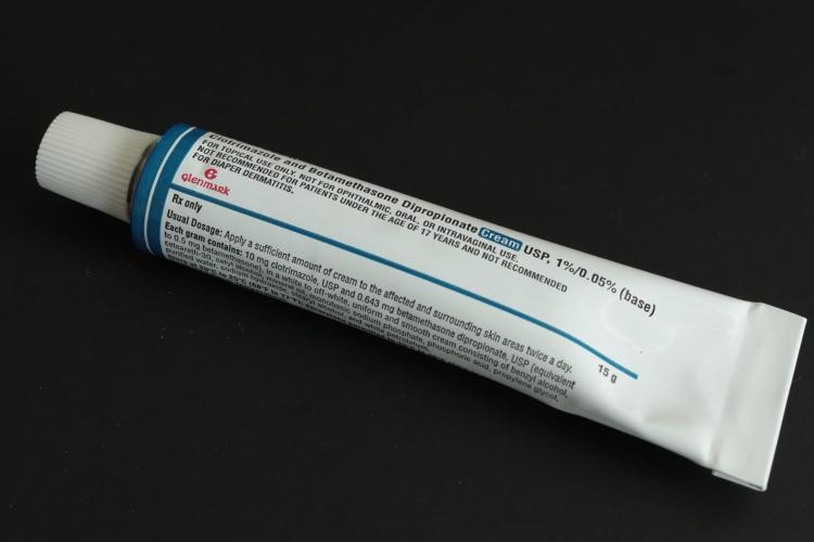 Clotrimazole: Kegunaan, Dosis, Efek Samping, dll. - Hello Sehat