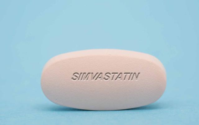 Simvastatin: Kegunaan, Dosis, Efek Samping, dll - Hello Sehat