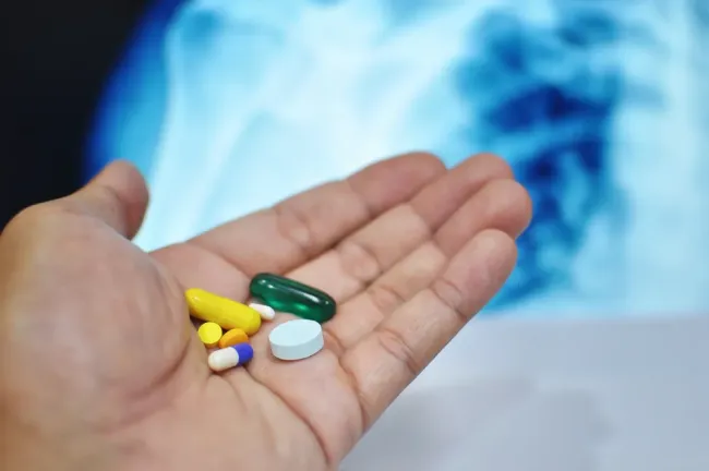 Metronidazole: Fungsi, Dosis, Efek Samping - Hello Sehat