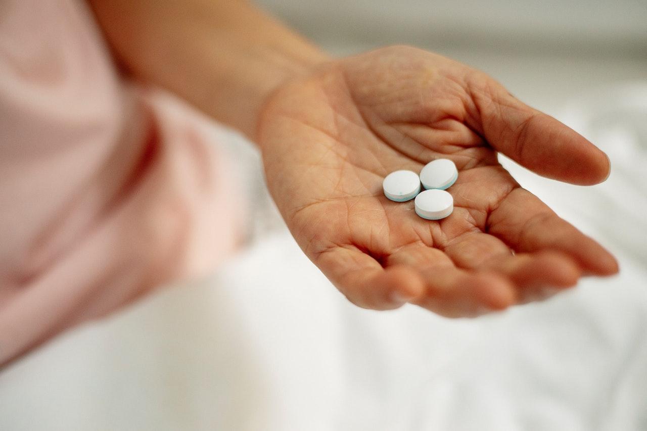 Terazosin: Kegunaan, Dosis, Efek Samping, dll. Hello Sehat