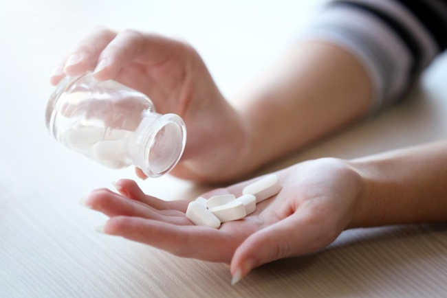 Triazolam: Kegunaan, Dosis, Efek Samping, dll - Hello Sehat