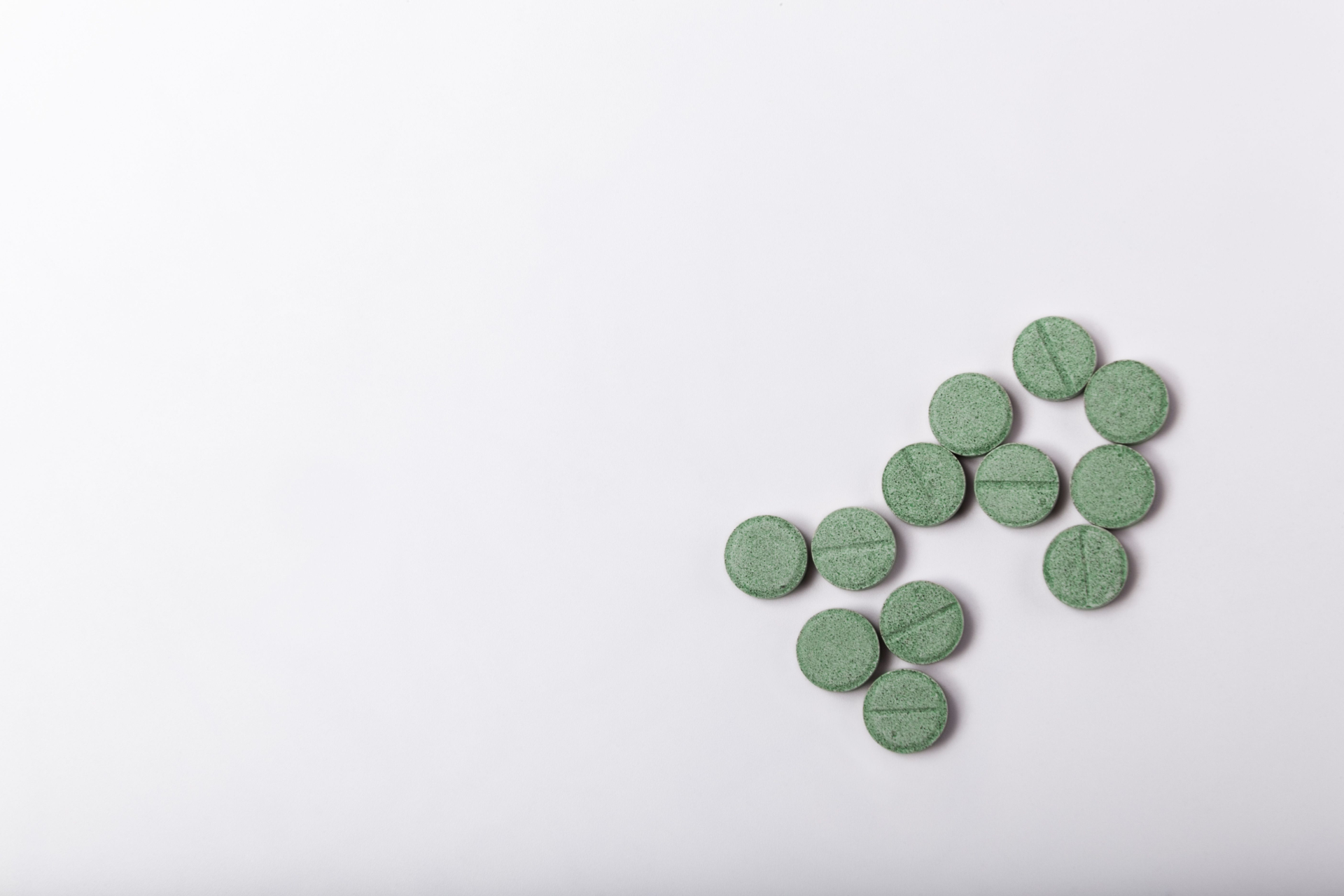 Difenhidramin: Kegunaan, Dosis, Efek Samping - Hello Sehat