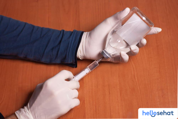 NaCl: Kegunaan, Dosis, Efek Samping, dll. - Hello Sehat