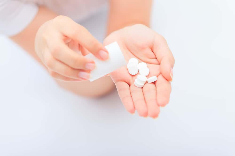 Buspirone: Kegunaan, Dosis, Efek Samping, dll. - Hello Sehat