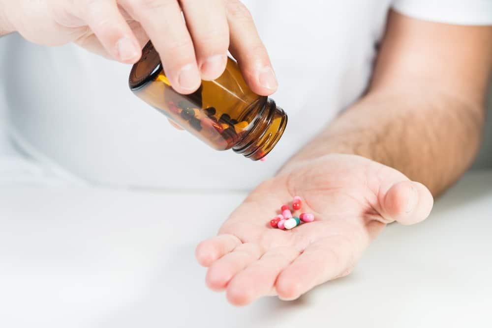 Carvedilol: Kegunaan, Dosis, Efek Samping - Hello Sehat