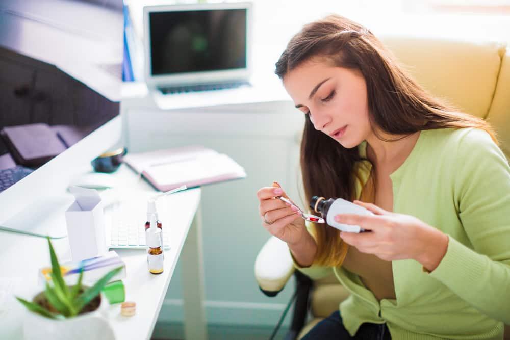 Aluminium Hidroksida: Dosis, Efek Samping, dll. • Hello Sehat