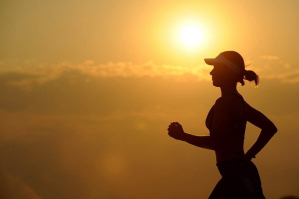 Jam Jogging yang Baik: Pagi, Sore, atau Malam Hari?