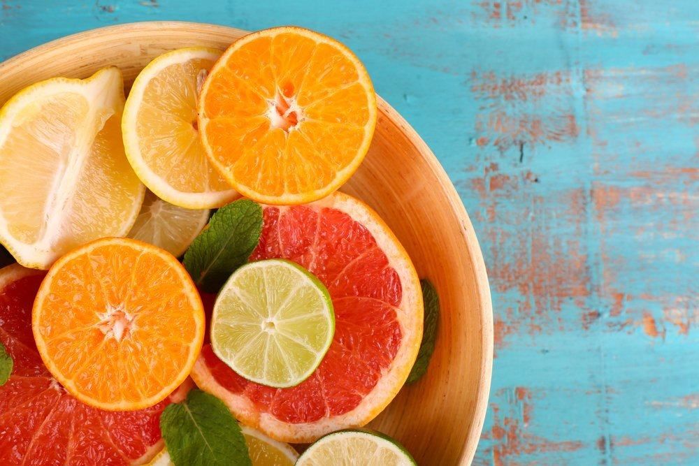 9 Buah Sumber Vitamin C Paling Tinggi - Hello Sehat