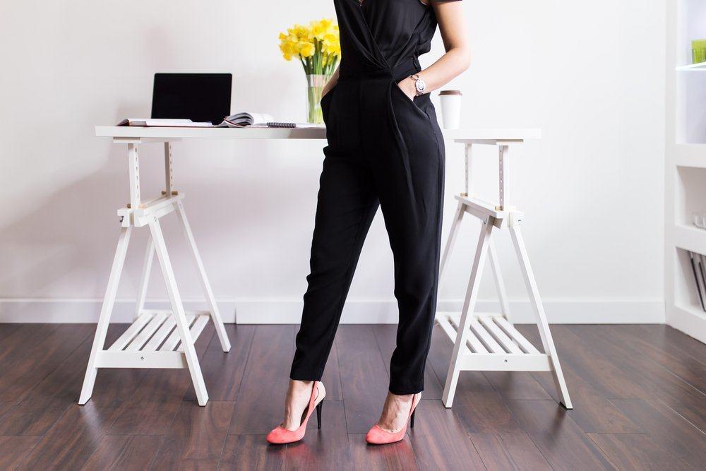 Kerja Sambil Berdiri atau Duduk, Mana yang Lebih Baik? - Hello Sehat