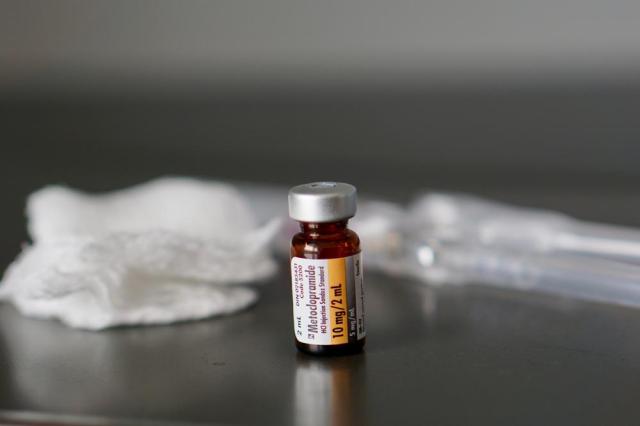 Metoclopramide: Kegunaan, Dosis, Efek Samping, dll - Hello Sehat