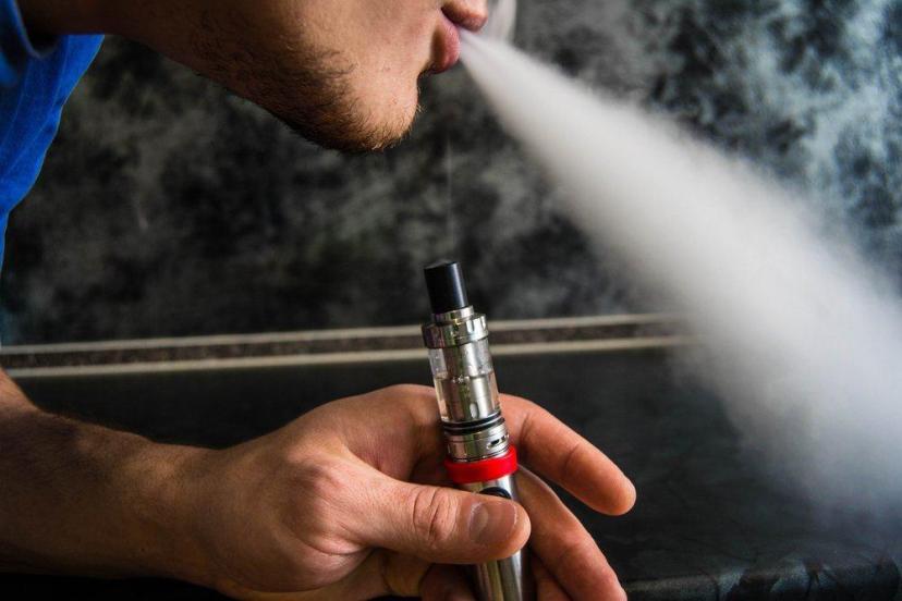 Apa Perbedaan Vapor dan Rokok Elektrik? | Hello Sehat