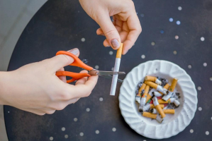 Nicotine Replacement Therapy, Alat Bantu Berhenti Merokok | Hello Sehat