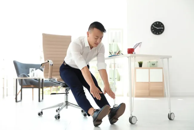 Skiatika: Gejala, Penyebab, Pengobatan, dll - Hello Sehat