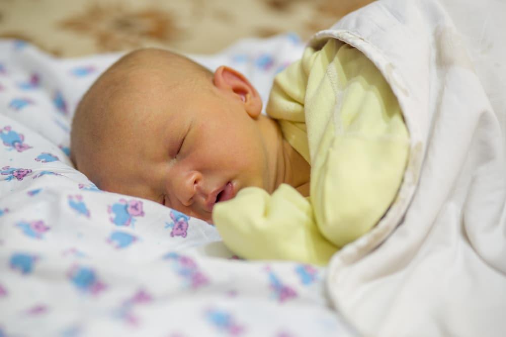 Bayi Kuning: Penyebab, Tanda, dan Pengobatan • Hello Sehat