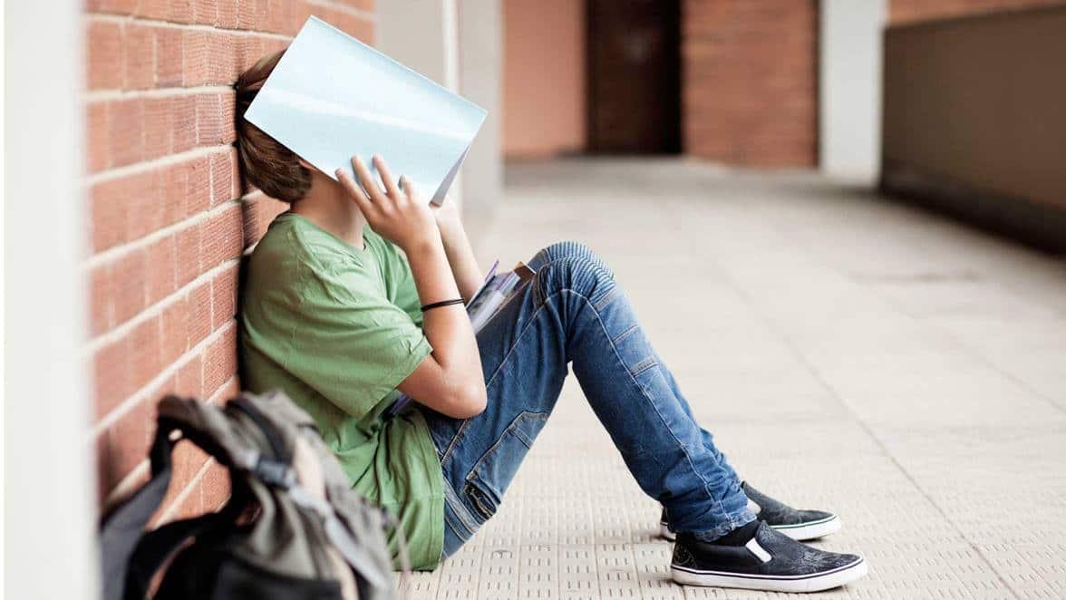 Apa Itu Avoidant Personality Disorder dan Cirinya? - Hello Sehat