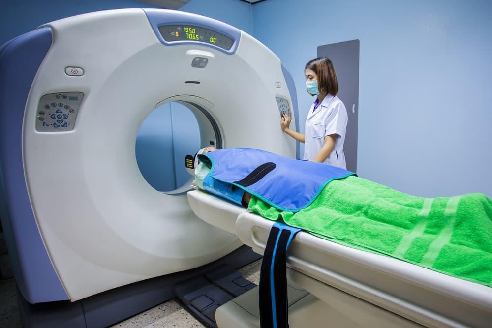 PET Scan: Definisi, Manfaat, Prosedur, Risiko, dll. | Hello Sehat