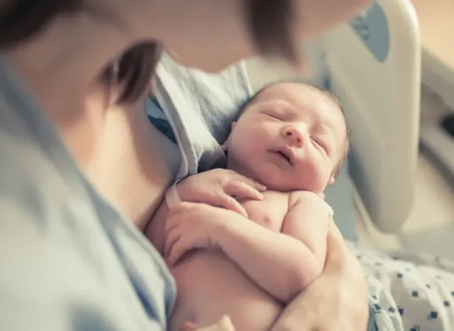 Tortikolis pada Bayi: Gejala, Penyebab, Pengobatan, dll