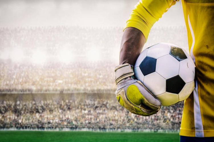 5 Trik Menjadi Kiper Sepak Bola Pemula - Hello Sehat