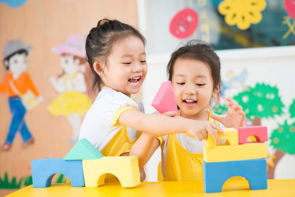 6 Tips Melatih Anak Autisme Bergaul - Hello Sehat