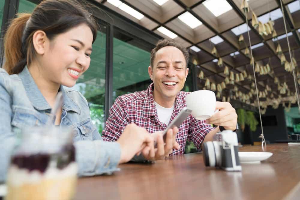 Menikah Dengan Pria Yang Lebih Tua Ini Plus Dan Minusnya