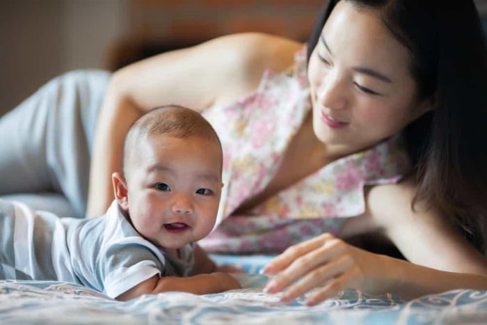 8 Cara Mudah Melatih Bayi Belajar Tengkurap - Hello Sehat 8 Cara Mudah Melatih Bayi Belajar Tengkurap - Hello Sehat