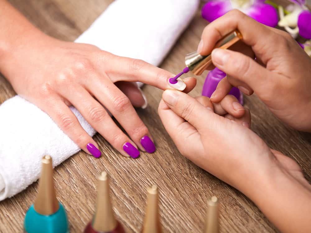 Manfaat Manicure Pedicure dan Cara Melakukannya di Rumah