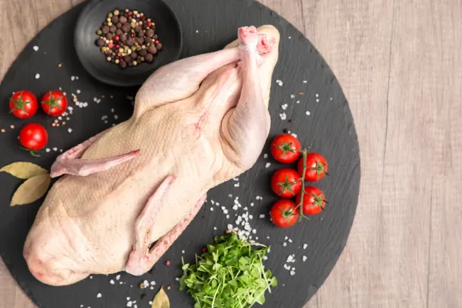 Manfaat dan Kandungan Gizi Daging Bebek | Hello Sehat