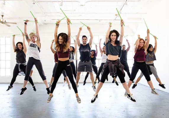 4 Manfaat Pound Fit Bagi Tubuh (Bisa untuk Mengecilkan Perut, Lho!)