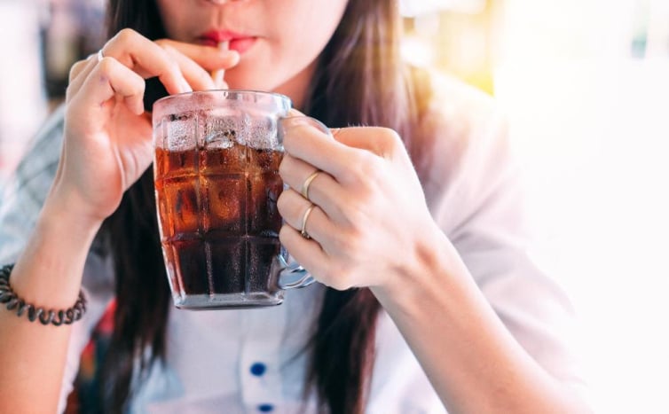 Bernarkah Minum Soda Saat Haid Bisa Melancarkan Keluarnya Darah? Bernarkah Minum Soda Saat Haid Bisa Melancarkan Keluarnya Darah?