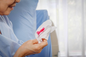 Batuk TBC, Apa Bedanya dengan Batuk Biasa? - Hello Sehat