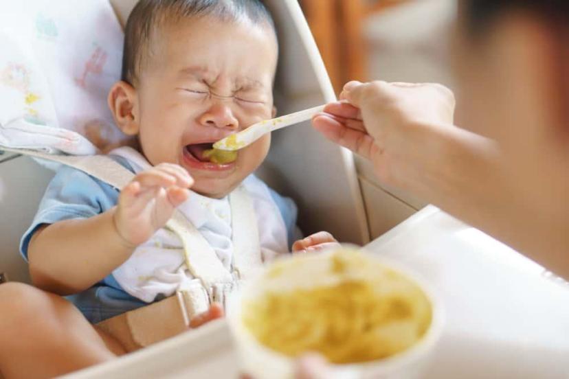Bayi Kenyang dan Boleh Berhenti Makan Setelah Tunjukkan 9 Tanda Ini