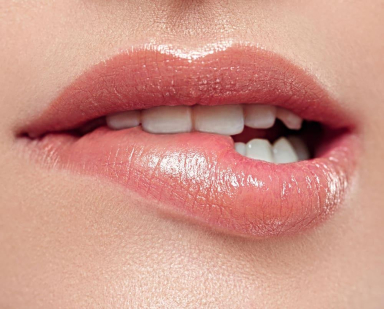 10 Penyebab Bibir Kedutan yang Perlu Anda Tahu - Hello Sehat
