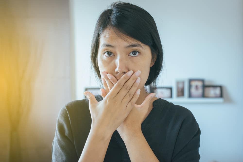 Gigi Hitam: Gejala, Penyebab, Pengobatan, dll. - Hello Sehat