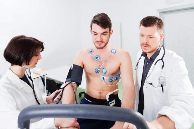 Tes Stres EKG, Pemeriksaan Fungsi Jantung dengan Treadmill • Hello Sehat