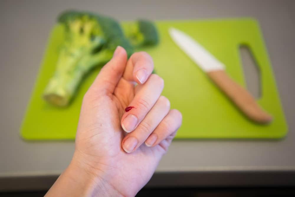 4 Langkah Sederhana Untuk Mengatasi Luka di Jari • Hello Sehat