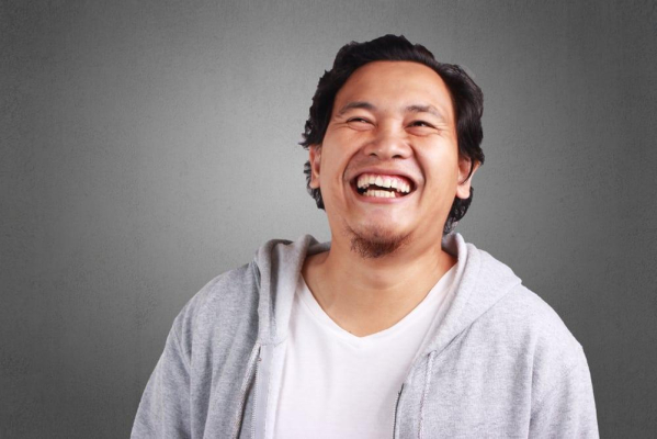 Menertawakan Diri Sendiri Ternyata Banyak Manfaatnya Lho