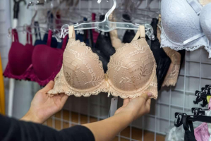 Cara Menentukan Ukuran Bra dan Tips Memilihnya - Hello Sehat