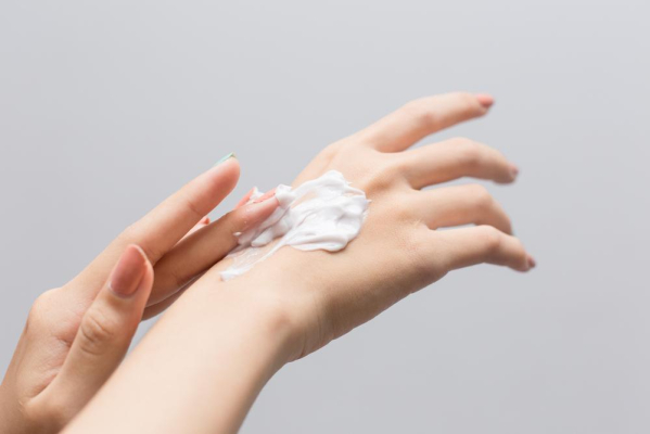 Elocon: Aturan Pakai, Efek Samping, Interaksi Obat, dll. • Hello Sehat