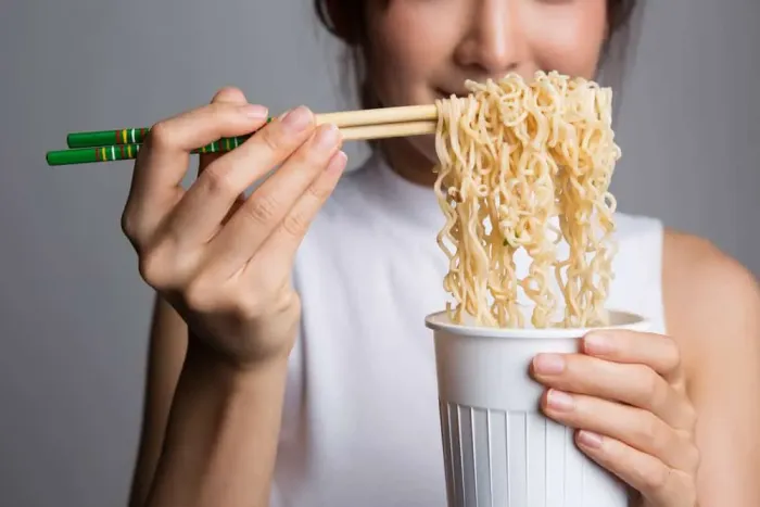 Makanan Kemasan Tinggi Natrium, Apa Efek Konsumsinya? - Hello Sehat