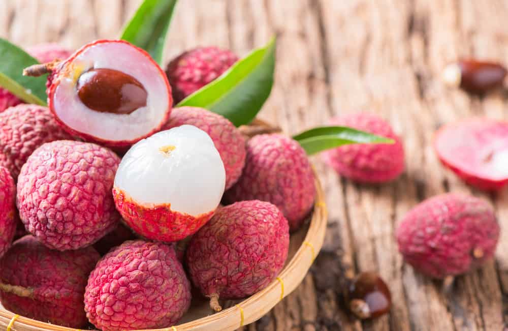 5 Manfaat Buah Leci untuk Tubuh Anda | Hello Sehat