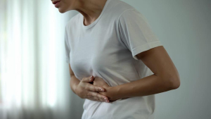 Heartburn: Gejala, Penyebab, Pengobatan, dll. - Hello Sehat